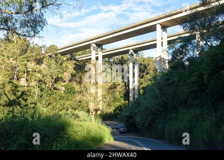 The M31 Hume Highway Douglas Park Bridge passing over the Nepean River ...