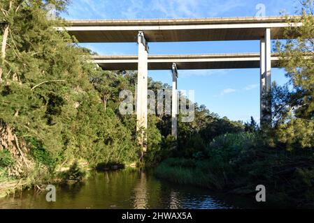 The M31 Hume Highway Douglas Park Bridge passing over the Nepean River ...