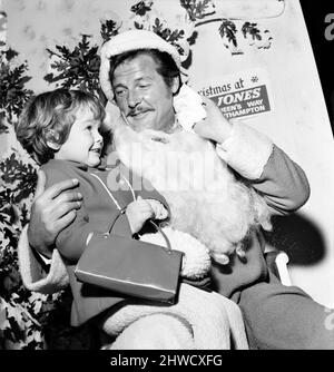 CROSSPLOT, Roger Moore, 1969 Stock Photo - Alamy