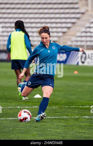 Gaetane Thiney of Paris FC warms up ahead of the Women's French ...