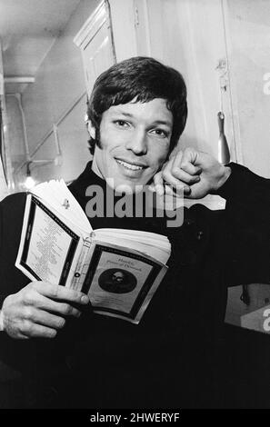 Actor Richard Chamberlain who is playing Hamlet at the Birmingham ...