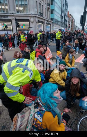 Youth Climate Swarm protest against the use of oil through London ...