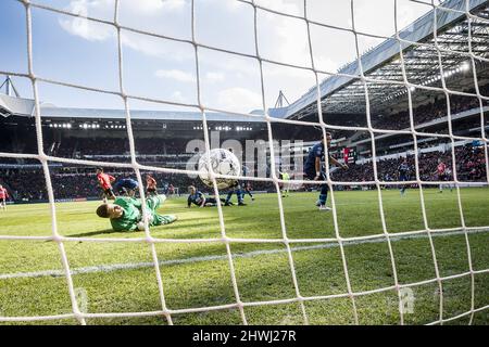 Almelo - Heracles Almelo keeper Koen Bucker during the match between ...