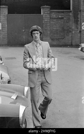Newcastle United footballer Terry Hibbitt arrives at Sheffield's ...