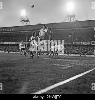 David Sadler, Manchester United Stock Photo - Alamy