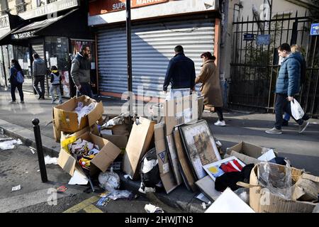 Saccage Paris - Paris 18ème - France Stock Photo - Alamy
