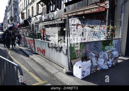 Saccage Paris - Paris 18ème - France Stock Photo - Alamy