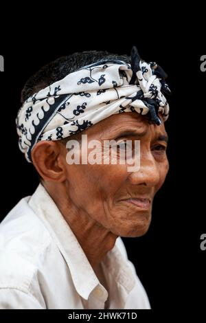 A Balinese man wearing traditional cloth Stock Photo - Alamy
