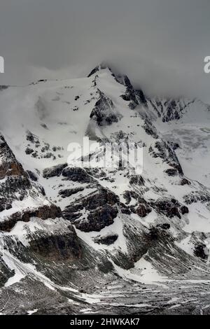 Beautiful landscape of high Austrian Alps with traditional houses ...