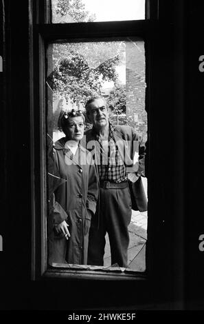 Bernard Youens and Jean Alexander who play Stan Ogden and wife Hilda in ...