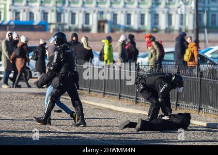 Saint Petersburg, Russia. 06th Mar, 2022. Police Officers detain a ...