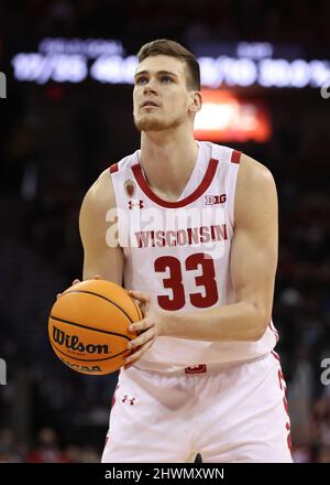 Wisconsin Badgers center Chris Vogt (33) defends during an NCAA college ...
