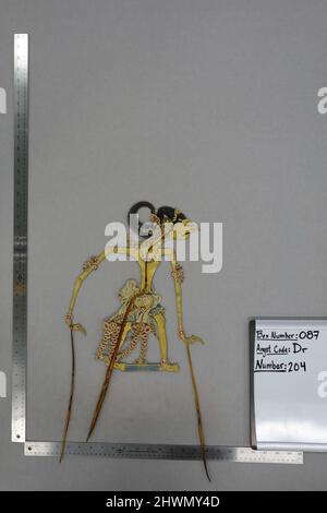Shadow Puppet (Wayang Kulit) of Pinten or Tangsen, from the set Kyai Drajat Stock Photo - Alamy