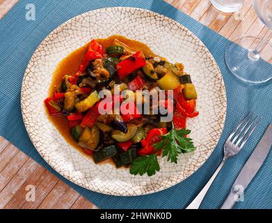 Platter of stewed vegetables - bell pepper, zucchini Stock Photo - Alamy
