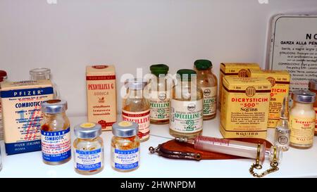 Vintage old Penicillin Medicines display between 1950 and 1960s Stock ...