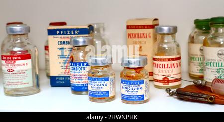 Vintage old Penicillin Medicines display between 1950 and 1960s Stock ...