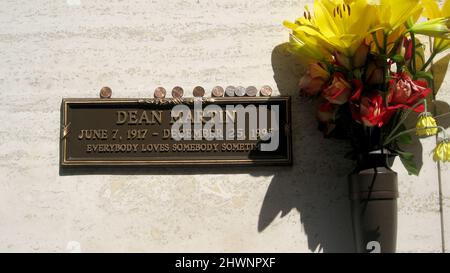 Dean Martin burial site At Westwood Memorial Park in Westwood, CA 2008 ...