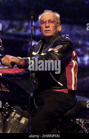 Evel Kneivel at the ACM Awards, 2001 Credit: Ron Wolfson / Rock ...