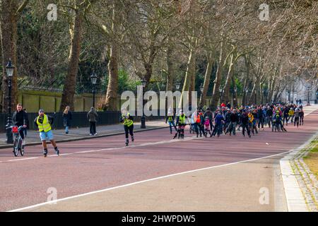 Group rollerblade constitution hill Lnondon Stock Photo - Alamy