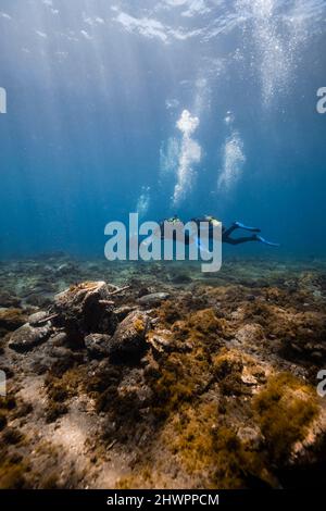 Group of young friends underwater Stock Photo - Alamy