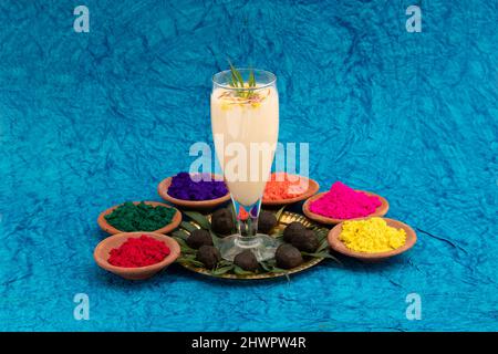 Traditional Indian drink thandai with saffron Stock Photo - Alamy