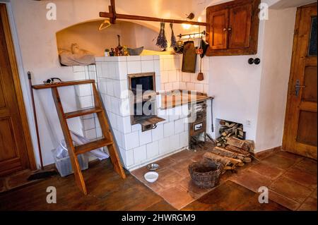 Old stove in the kitchen of a rustic log cabin Stock Photo - Alamy