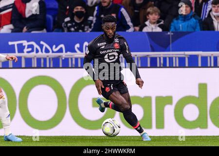 LYON, FRANCE - FEBRUARY 27: Jonathan Bamba of Lille runs with the ball ...