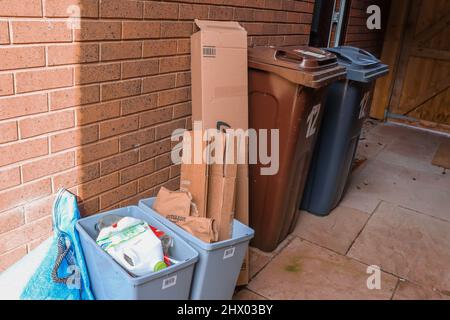 Recycling and household waste wheelie bins in snow - Stirling, Scotland ...