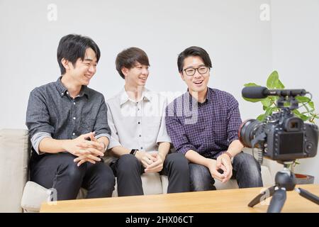 Japanese Men Streaming Videos Stock Photo - Alamy