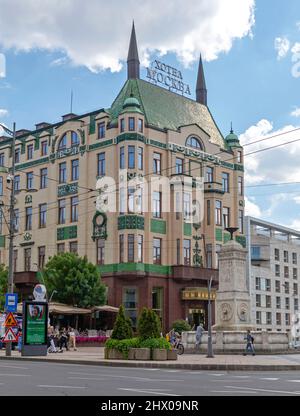 Serbia, Belgrade, Terazije Street, fountain, street scene, architecture ...