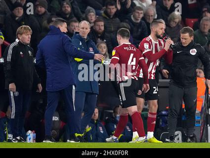 John Fleck #4 of Sheffield United goes down injured during the Sky Bet ...