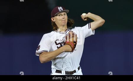 Mississippi State pitcher Pico Kohn (9) pitches against Queens during ...