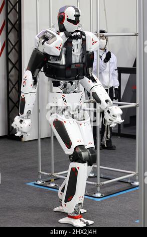 Japan's Kawasaki Heavy Industries latest humanoid robot "RHP Kaleido 9 ...