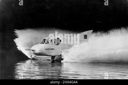 World's Water Speed Record Attempt - Mr. and Mrs. F.E. Hanning-Lee in ...