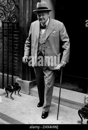 EDITORIAL USE ONLY Prime Minister Sir Keir Starmer (second left) meets ...