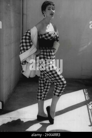 Summer fashions for 1954 Stock Photo - Alamy