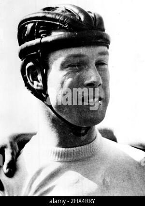 British Champion sprint cyclist Reg Harris, training at the North ...