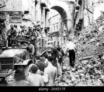 INVASION OF ITALY : FIFTH ARMY SCENES IN NAPLES - A street scene as ...