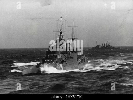 BRITAIN'S LATEST LIGHT CRUISER HMS BONAVENTURE. 1940, ON BOARD THE DIDO ...