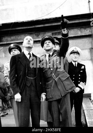 (l-r) Admiral Sir Rhoderick McGrigor, Field-Marshal Sir William Slim ...