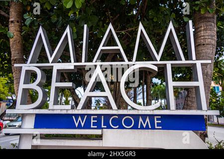 Miami Beach Welcome sign at South Beach Stock Photo - Alamy