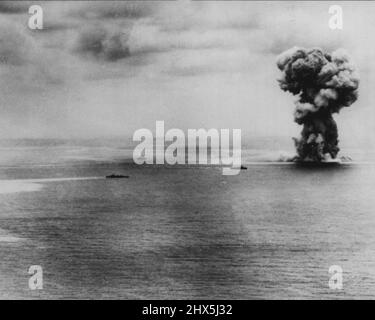 Explosion of the battleship Yamato Stock Photo - Alamy
