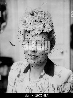 Roses and violets Stock Photo - Alamy