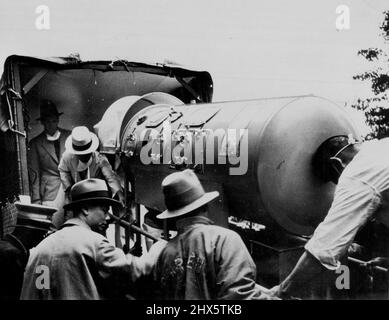 Negative Pressure Ventilator, Iron Lung Stock Photo - Alamy