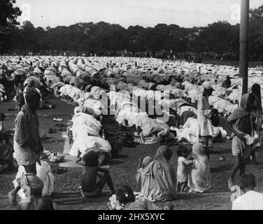A MOHAMMEDAN AT PRAYERS Stock Photo - Alamy