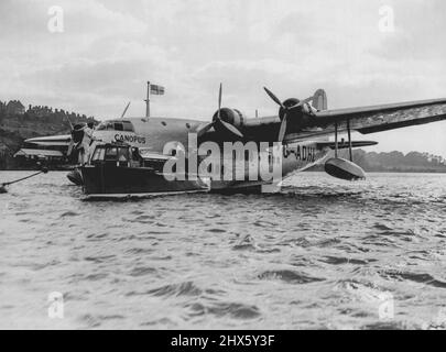 The flying boat "Canopus" of the Imperial Airways at take off Stock ...