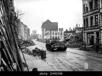 Cologne, Germany 1945 American troops escort captured German soldiers ...