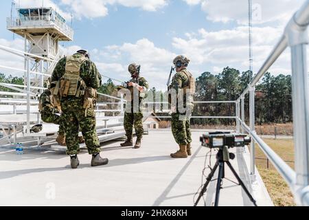 Canadian Joint Terminal Attack Controller soldiers of the 1st Regiment ...