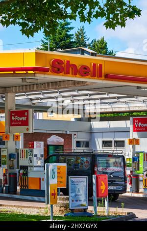 A Shell petrol station, Berlin, Germany Stock Photo - Alamy