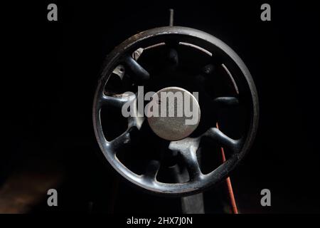 ancient sewing machine Stock Photo - Alamy